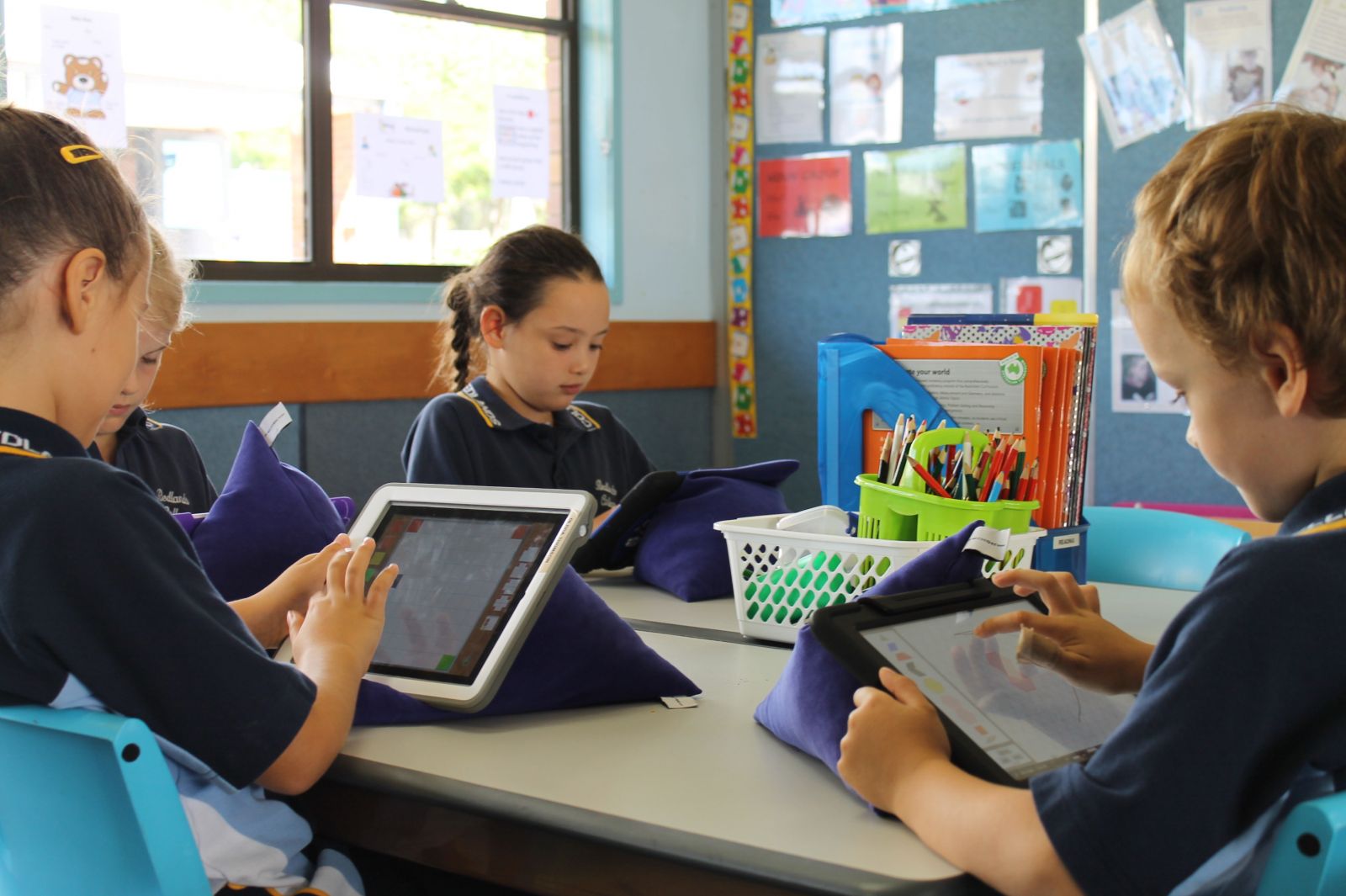 apple_school_kids