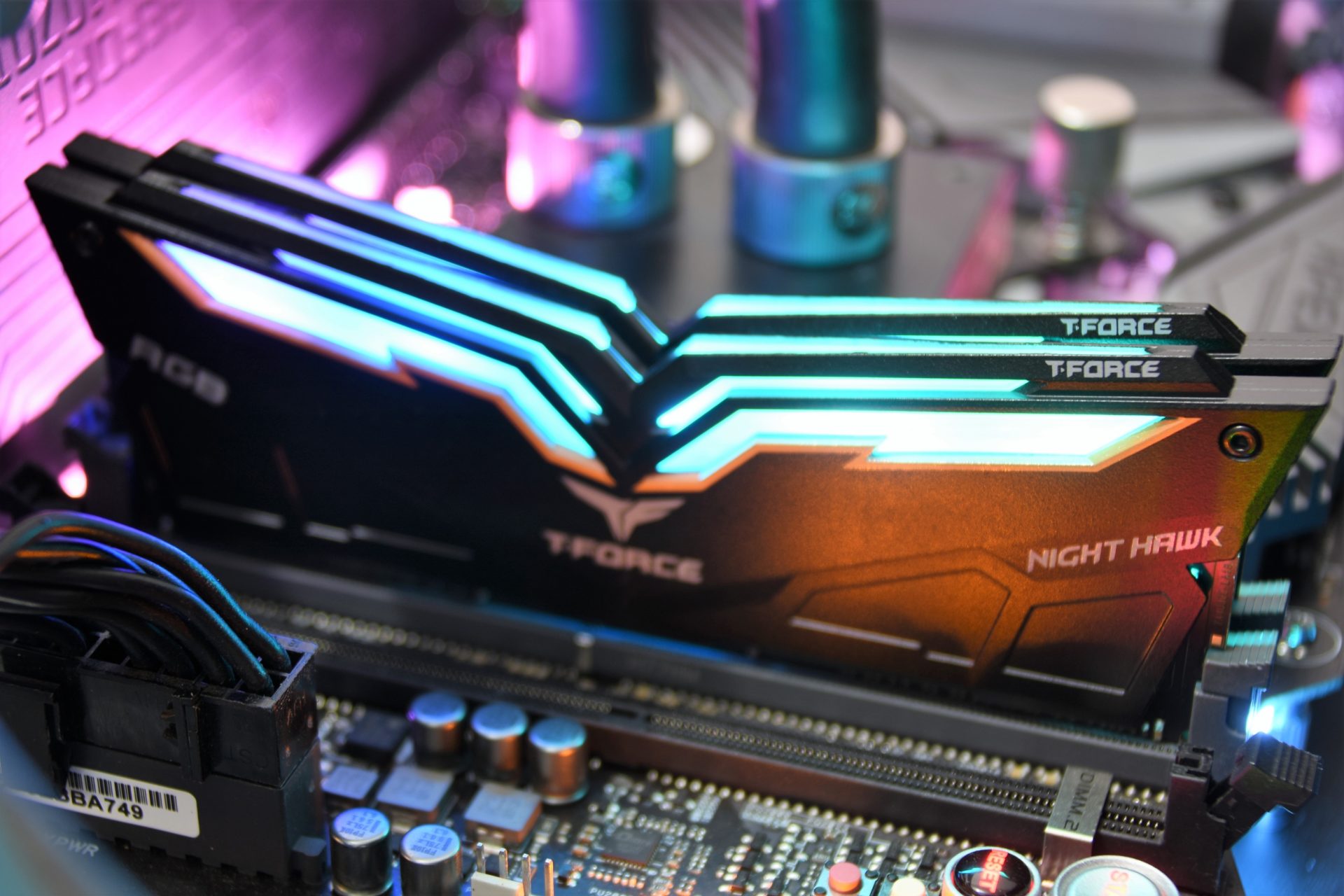 Review Team Group T-Force Night Hawk RGB 3000 MHz 2x8GB ...